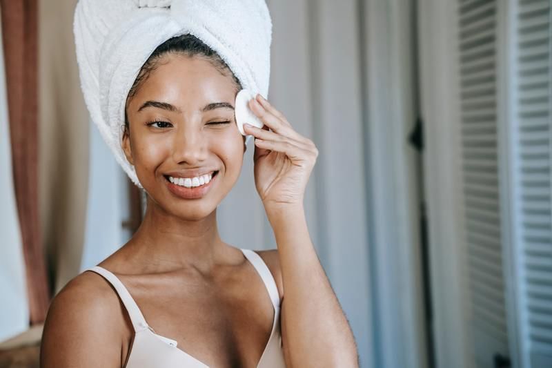 6 Tahap Basic Skincare Routine untuk Perawatan Kulit
