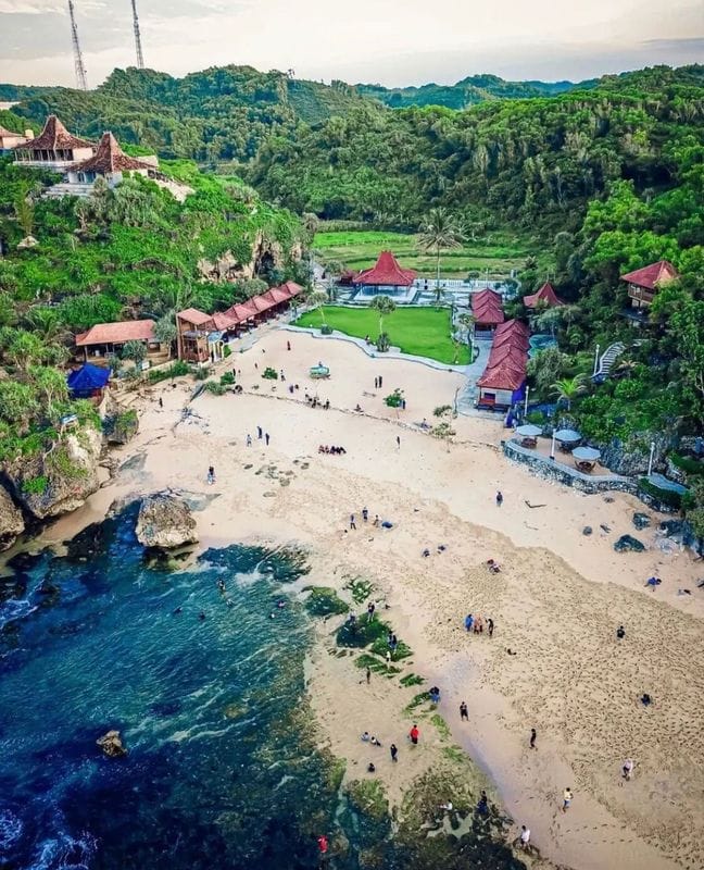 5 Wisata Pantai di Jogja yang Bikin Kangen Sama Suasananya
