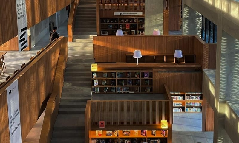 Latih Anak Gemar Membaca, Ajak ke Perpustakaan Jakarta Ini!