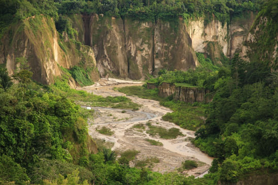 Lembah di Indonesia dengan Pemandangan yang Sangat Cantik