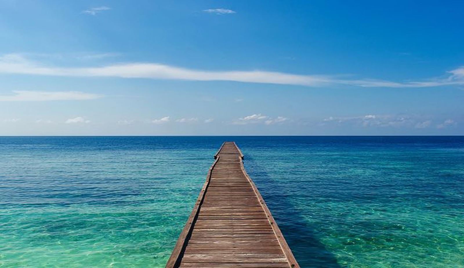 10 Destinasi Wisata di Indonesia yang Wajib Dikunjungi Traveler Sejati!