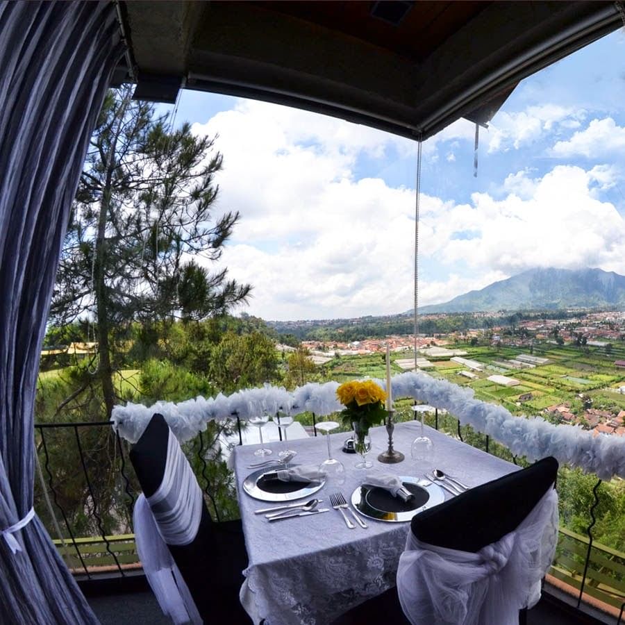 Tempat Makan Romantis di Bandung yang Cocok untuk Kamu dan Pasangan!