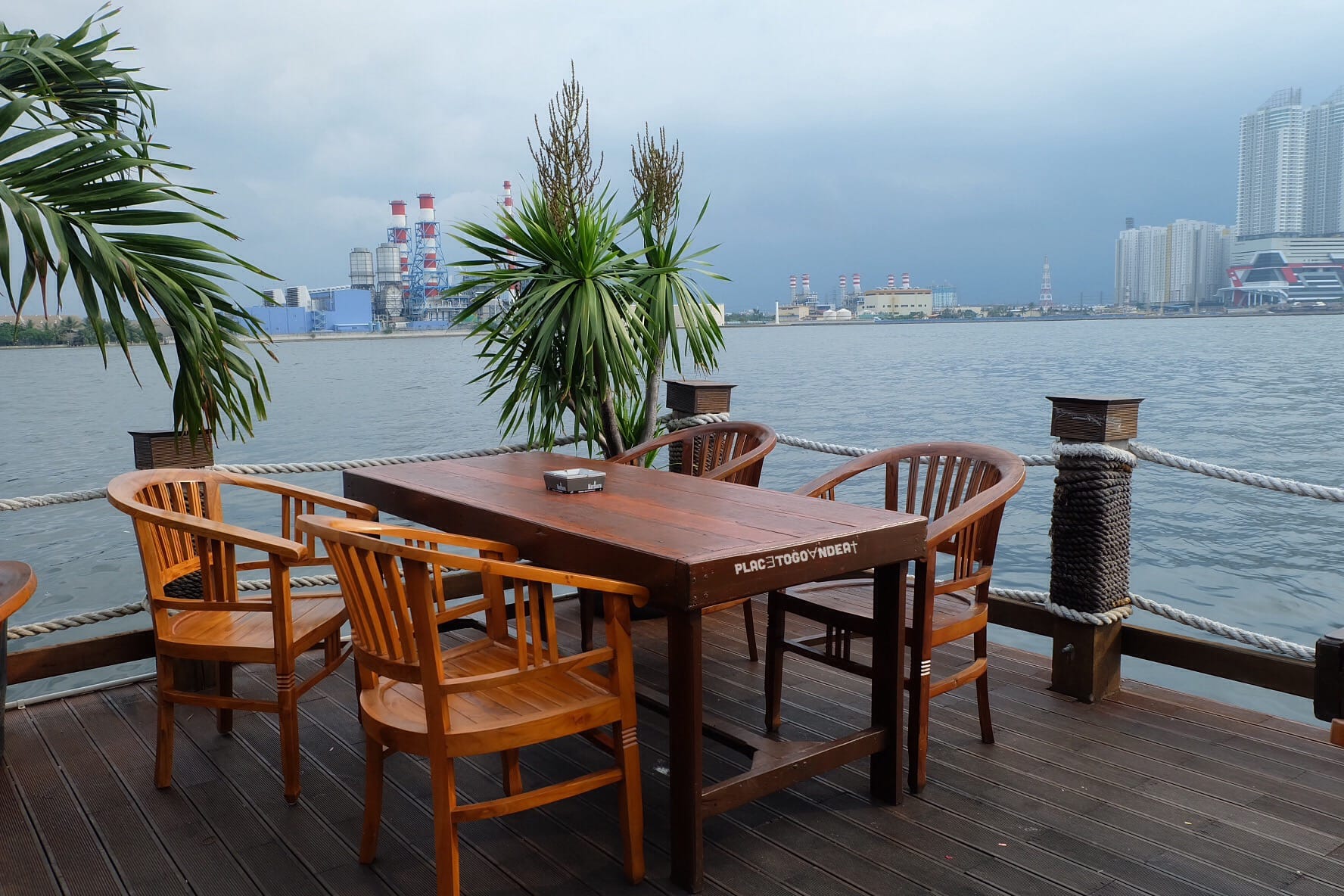 6 Tempat Makan Romantis di Jakarta Paling Recommended!